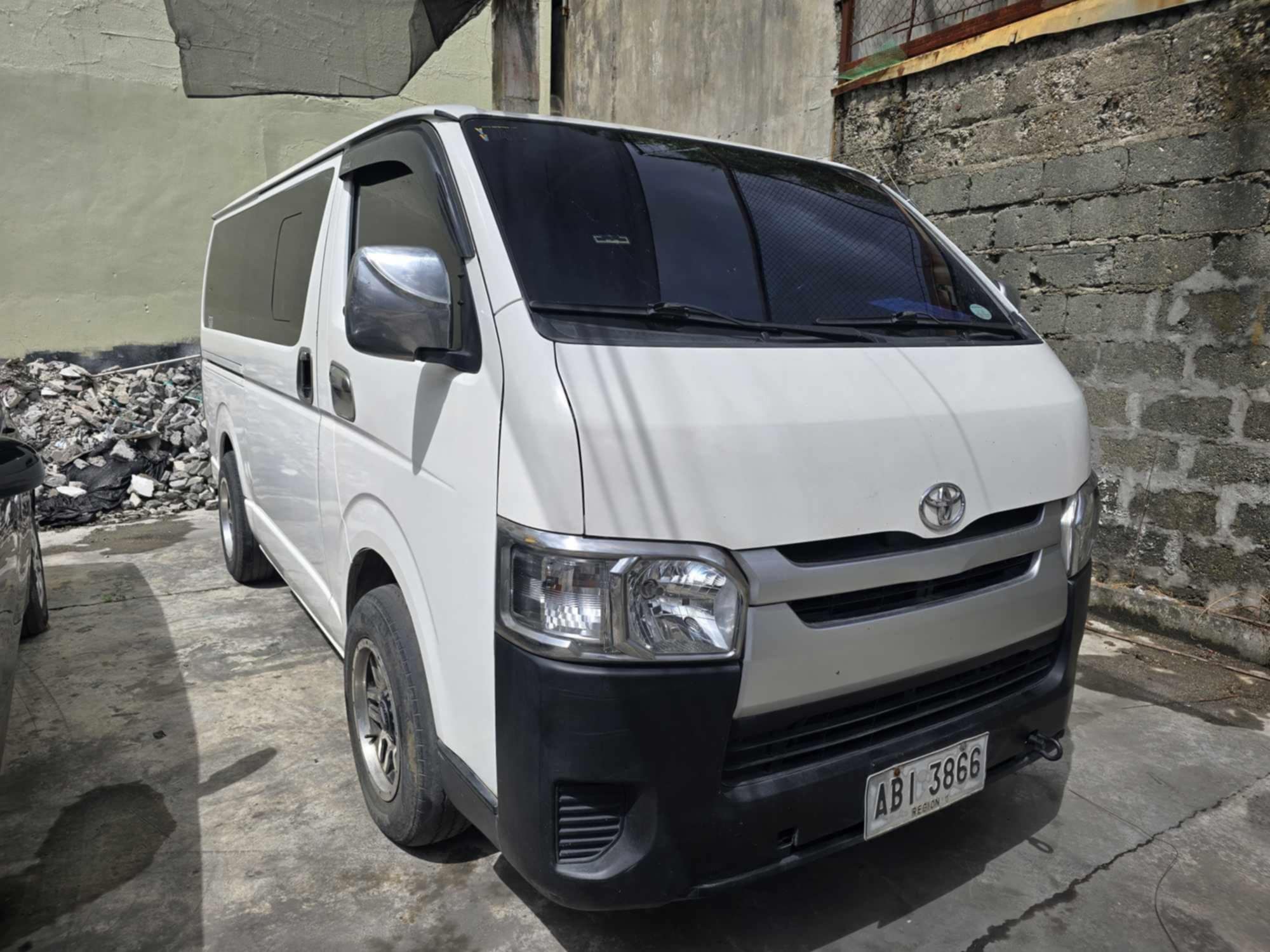 2016 Toyota Hiace Commuter Second Hand Car | abi3866 | ₱ 728,000 ...